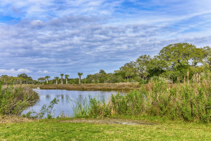 Beautiful Cottage! Screened Porch W/ Water Views! Perfect Location! Amenity Access Included! No Pets - Seabrook Island, SC