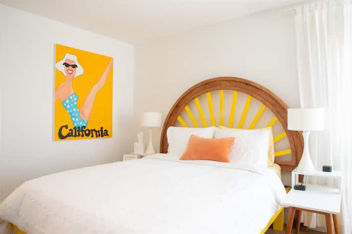 Walkable Hang Ten Hut In Heart Of Encinitas - Encinitas, CA