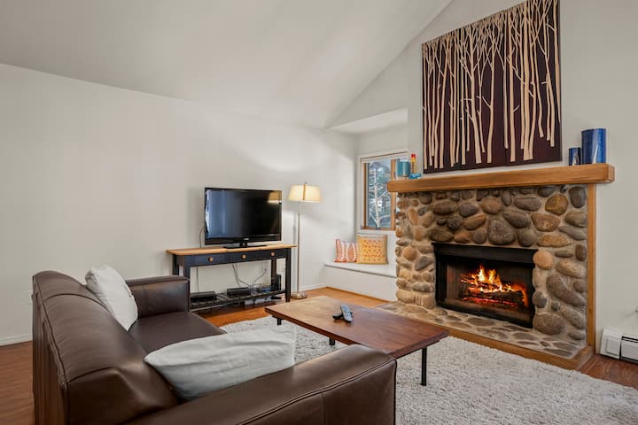 2br Condo W/ Hot Tub & Mountain View - Carson City, NV