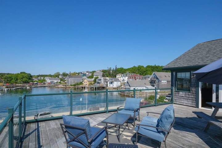 Fisherman`s Loft - In-town Apartment, Ocean Views - Stonington, ME