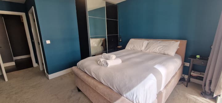 Spacious City Centre Apartment - 