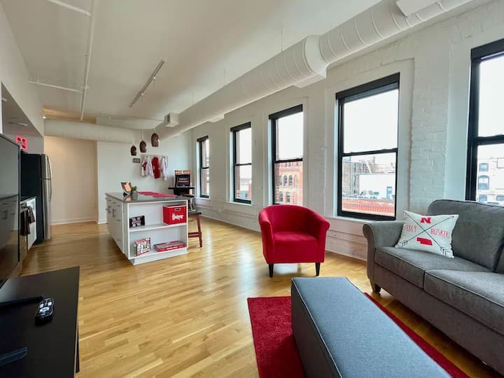 Husker Haven In The Old Market 2 Bedroom, 2 Bath - Council Bluffs, IA