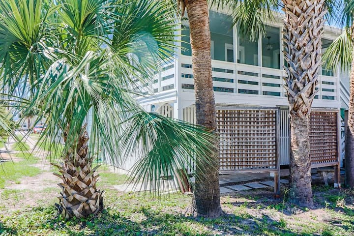 Sandpiper Cottage: Screened Porch, Ocean Close - Tybee Island
