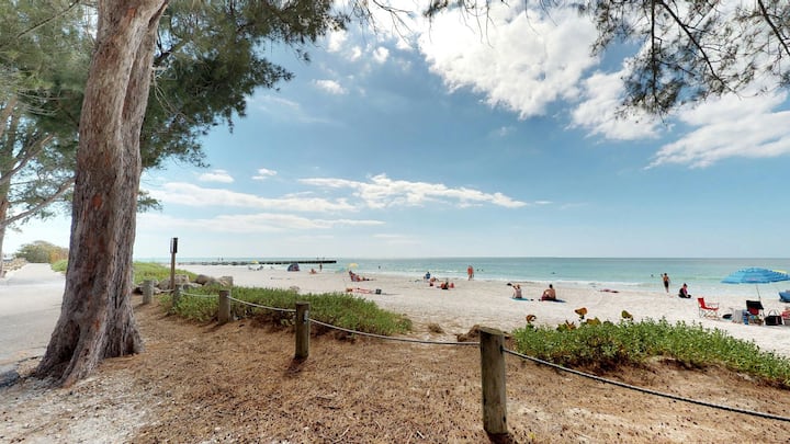 1br Oceanfront | Balcony | W/d | Ac - Bradenton Beach, FL