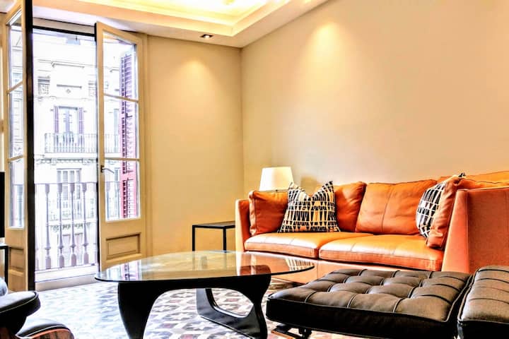Spacious Eixample Apartment W/ Private Terrace - Barcelona