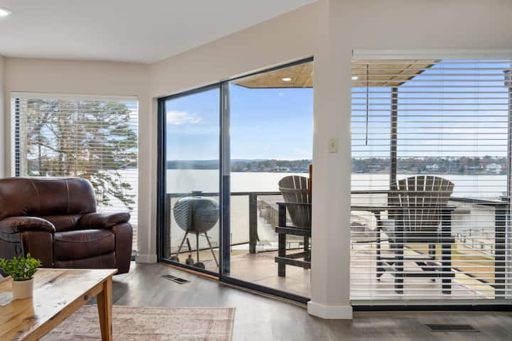 Completely Remodeled Lake Front- Beautiful Views! - Hot Springs