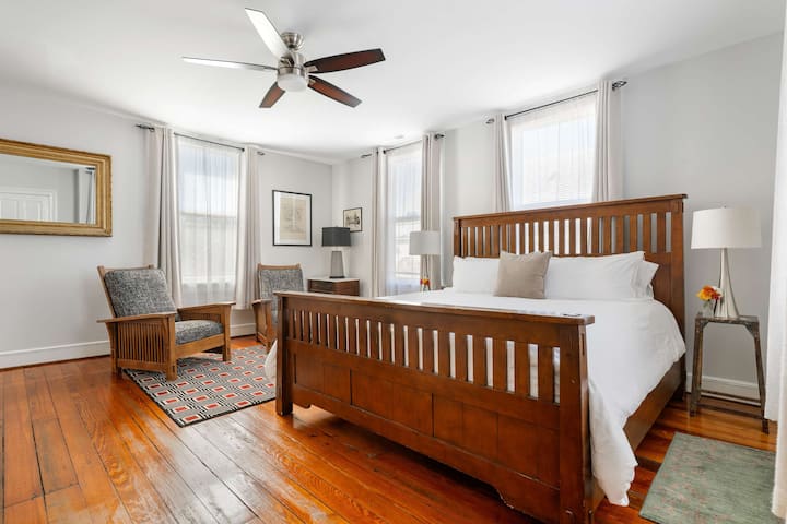 The Tower | Studio W/ King Bed + Parking - Charleston, SC