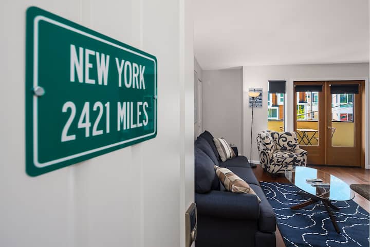 Seattle Vacation Home: Thomas Lodge "New York" - Bright & Comfy 2 Bed/2 Bath - Seattle, WA