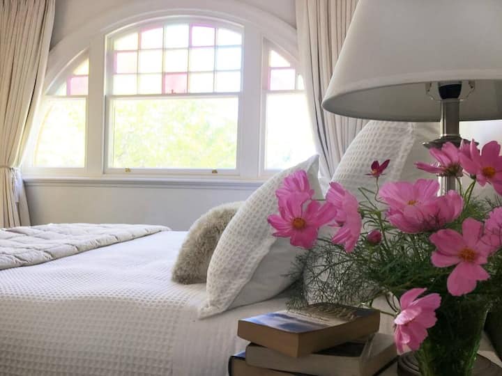 'Howlong Old Post Office Luxury Suite' - Rutherglen