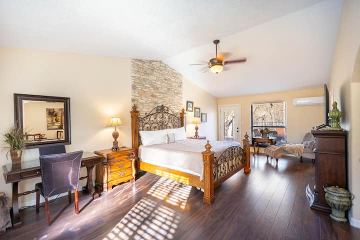 La Milan- Creekside Suite - Wimberley, TX