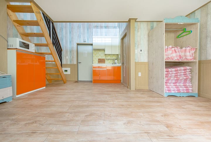 넓은 공간과 따뜻한 채광이 있는 복층A Type  1 - Incheon