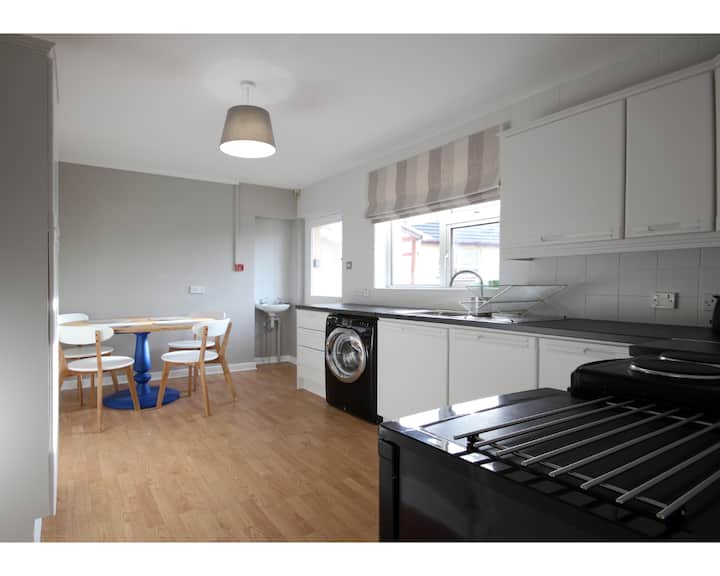 1br Apt Suite Near Shops And Restaurants - Dungannon