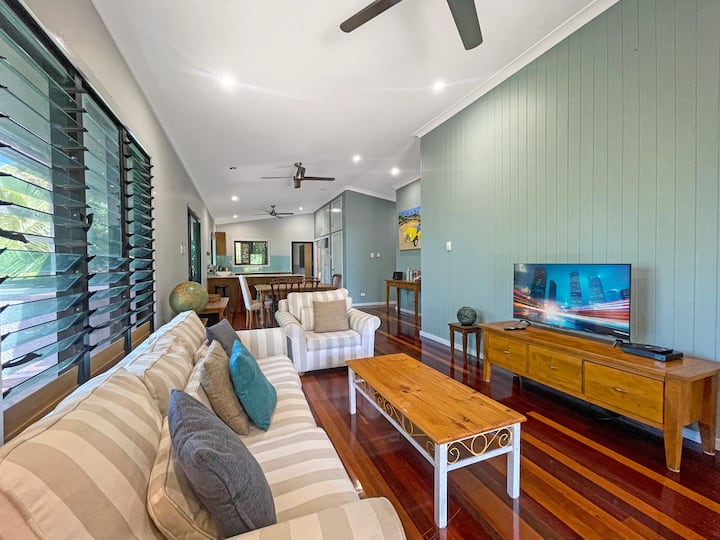 Deb's Shed - Picnic Bay