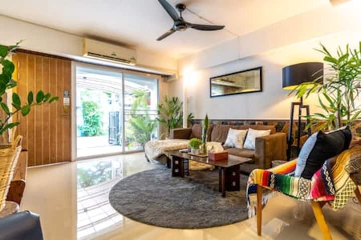 Tana Casa 12 Large Sathorn Townhome 6br W/ Parking - Bangkok