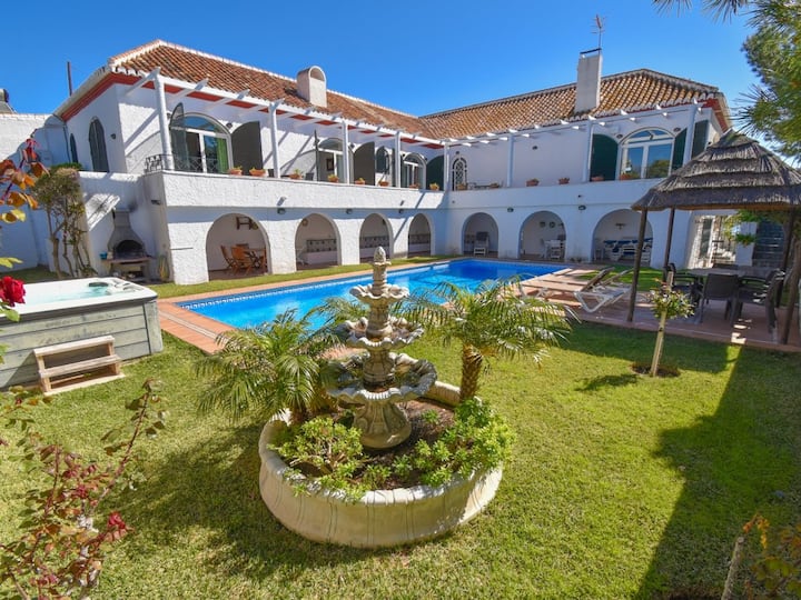 Preciosa Y Espaciosa Villa Con Piscina Privada - Almuñécar