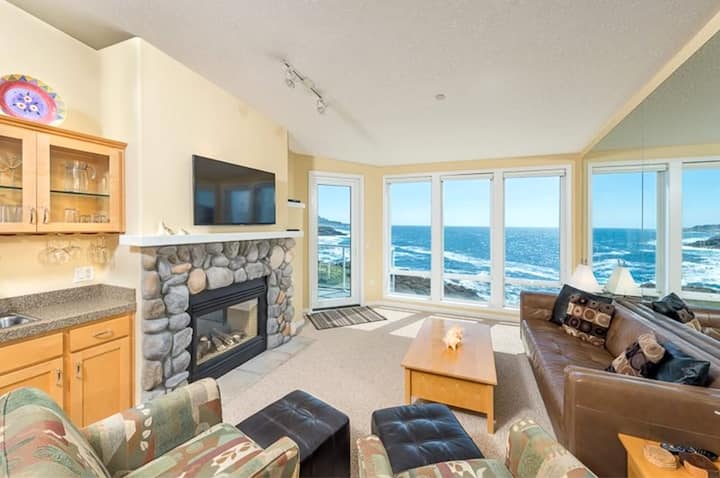 Oceanfront, Whale Watching, Pool - Surf Song - Depoe Bay, OR