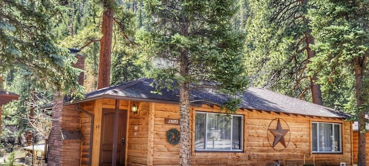 The Juniper Cabin @ Fall River Cabins - Estes Park, CO