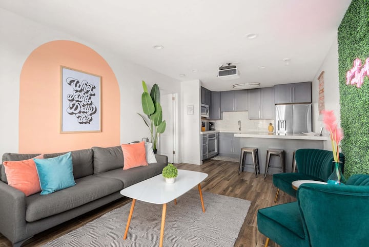 Best Location! Walk To Midtown Bars/restaurants!