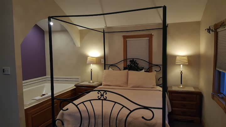 Snug Harbor Inn - Luxury Cottage 4 - Sturgeon Bay, WI