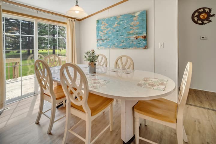 Botanical Hill Cottage - Aurora, NY