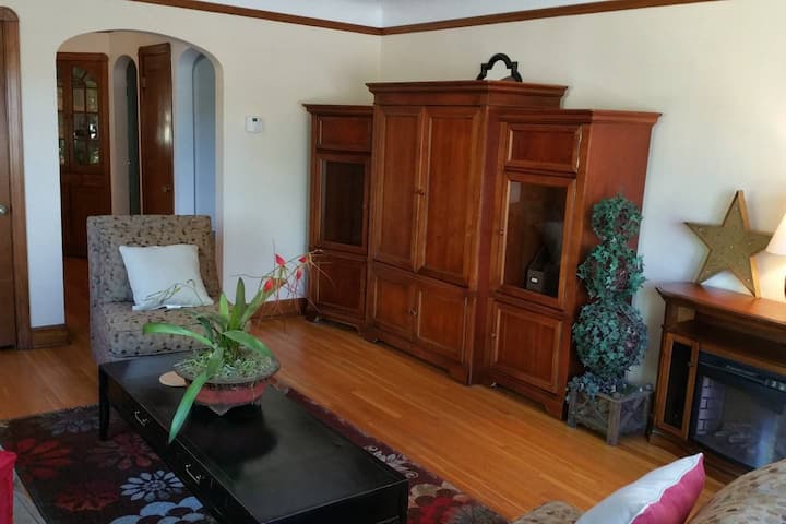 28+day️smart Craftsman ️ Of Downtown | King Double Crib | Bbq, Patio Set + Fenced Yard | Keurig Hdtv Ac Wifi  | Near Hospital - Klamath Falls, OR