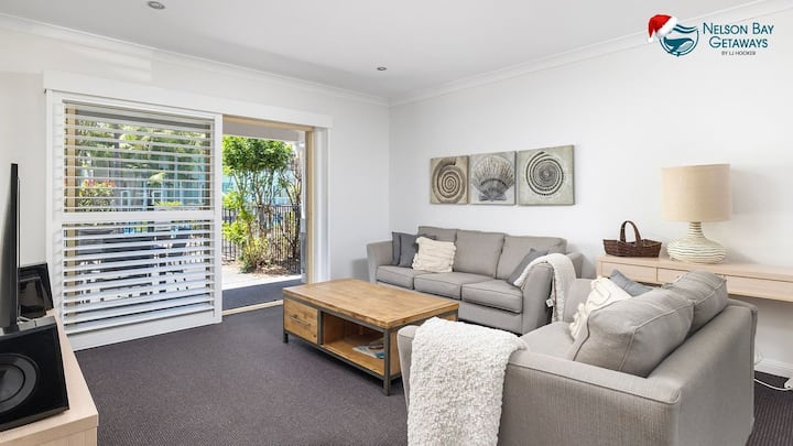 Oaks Pacific Blue Pool Spa More In Complex - Salamander Bay