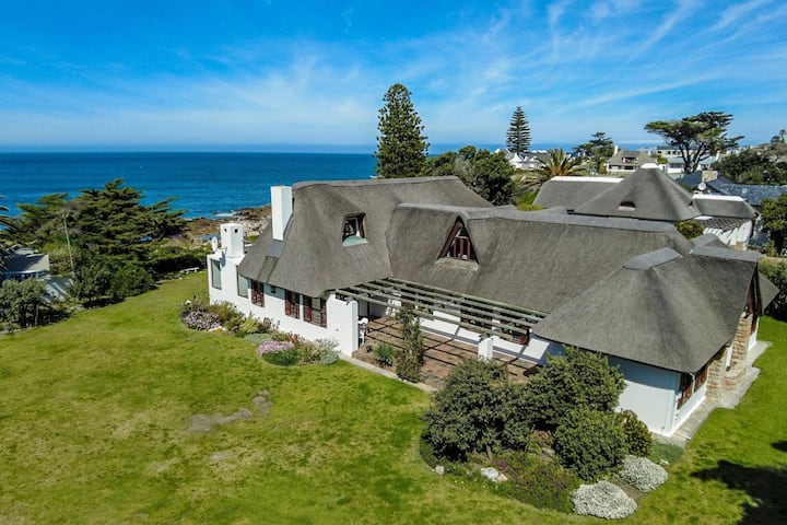 The Nook | Sea Front Family Villa | Whale Watching - Hermanus