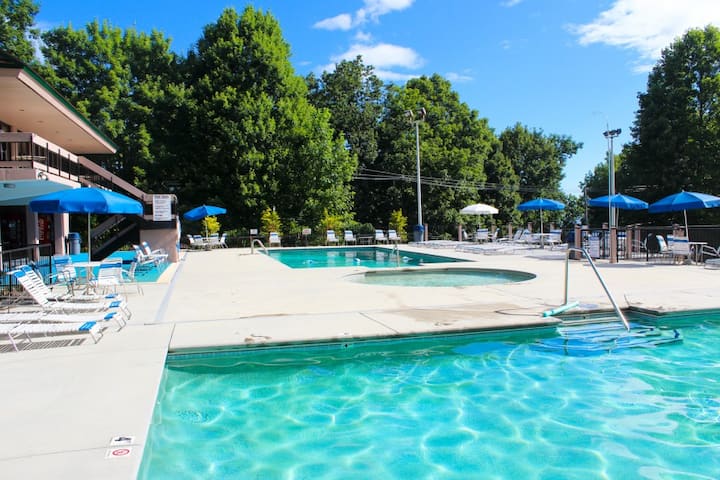 5br In Gatlinburg With Hot Tub And Pool Table! 1 Free Ticket To Dollywood! - Tennessee