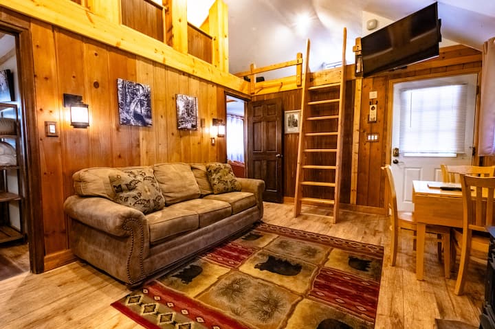 Alpen Way Chalet Mountain Lodge - Bountiful Cabin - Evergreen, CO