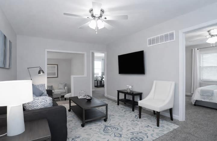 Marty's Retreat 1 Block To Downtown Overland Park - Mission, KS