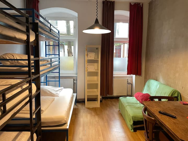 Simple Apartment In Kreuzberg - Berlin
