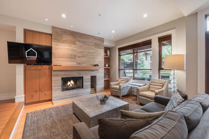 Modern | Pets | Private Hot Tub | Ac | Garage - Whistler