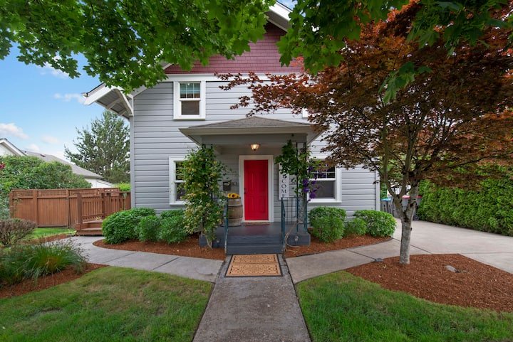 1911 Farmhouse Historic Downtown | 2-bks Wine-dine - McMinnville, OR
