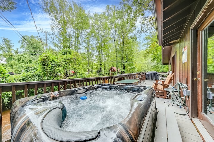 River's Edge - Ultimate Riverfront Cabin W/hot Tub - Helen, GA