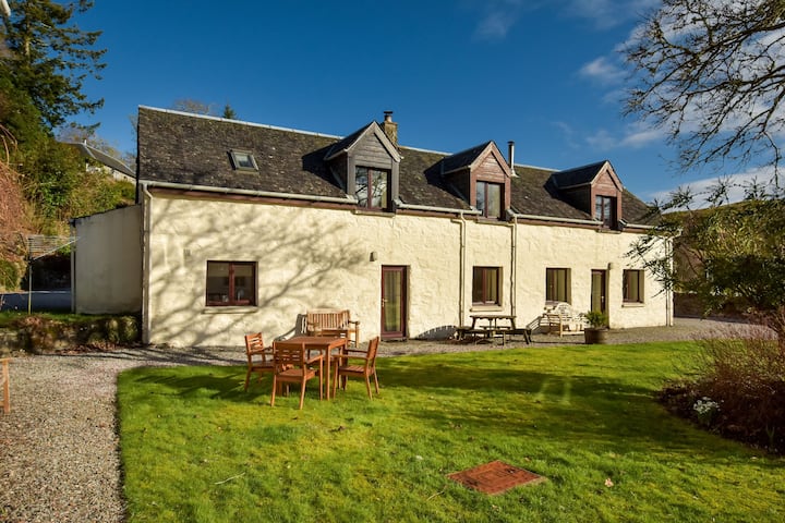 Haybarn Cottage | Cosy Cottage With Wood Stove - Loch Awe