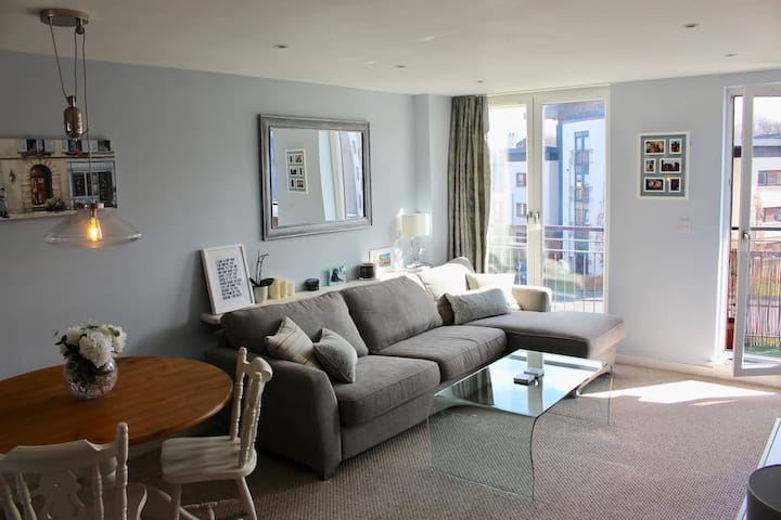 East Pilton - 2 Bed Edinburgh Apartment Free Parking & Balcony - Edinburgh