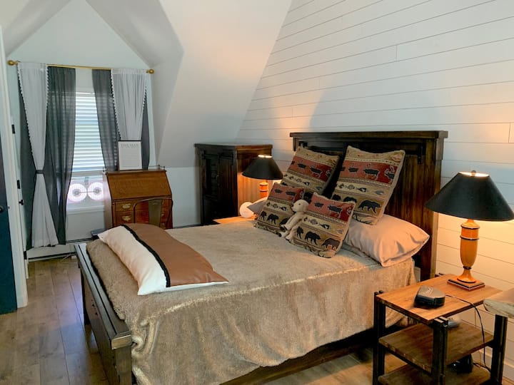 Carriage House / The Dove Inn / Downtown Golden - Golden, CO