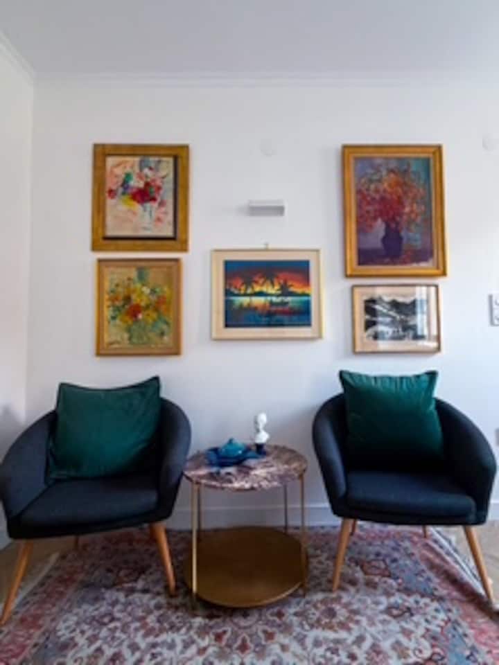 Nid Douillet Au Coeur Du Quartier Montparnasse - Gare Montparnasse - Paris
