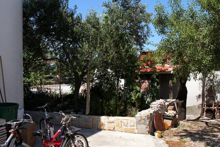 A-6732-b Appartement De Deux Chambres Avec La - Drvenik