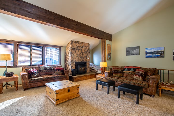 Walk To Ski, Gondola View Condo Near Shops 260 - June Lake, CA