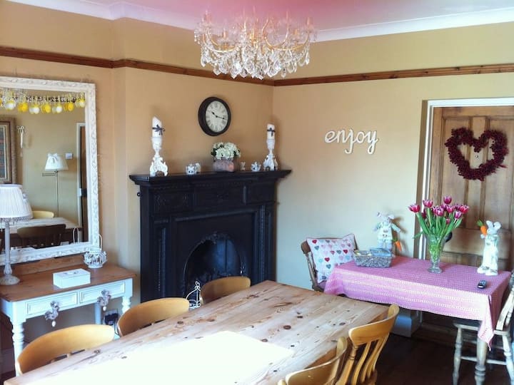 Family Room-ensuite-sleep 2 Adults+2 Children - Durham