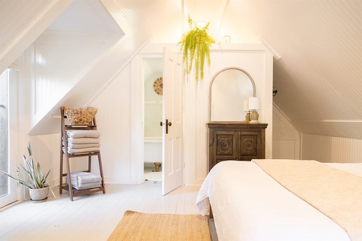 Charming Home-modern Comforts & Style-300+ Reviews - Denver, CO