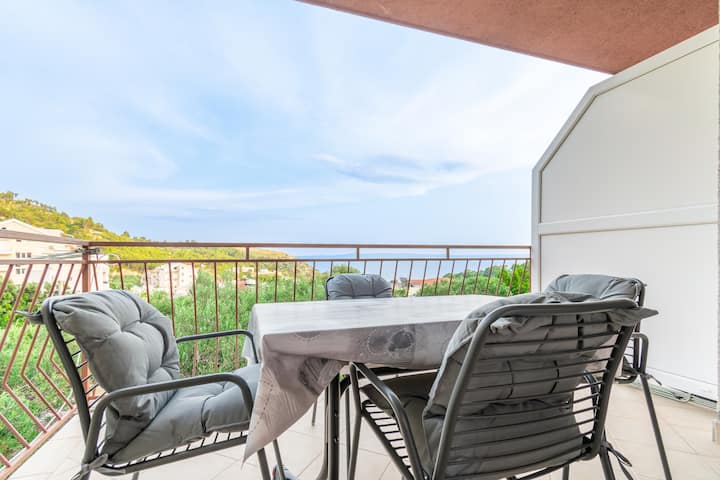 A-6749-a Appartement De Trois Chambres Avec La - Promajna