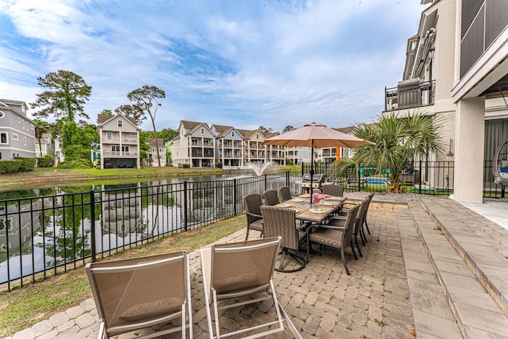(122) Bright, Fenced Pool Overlooking The Lagoon - Hilton Head Island, SC