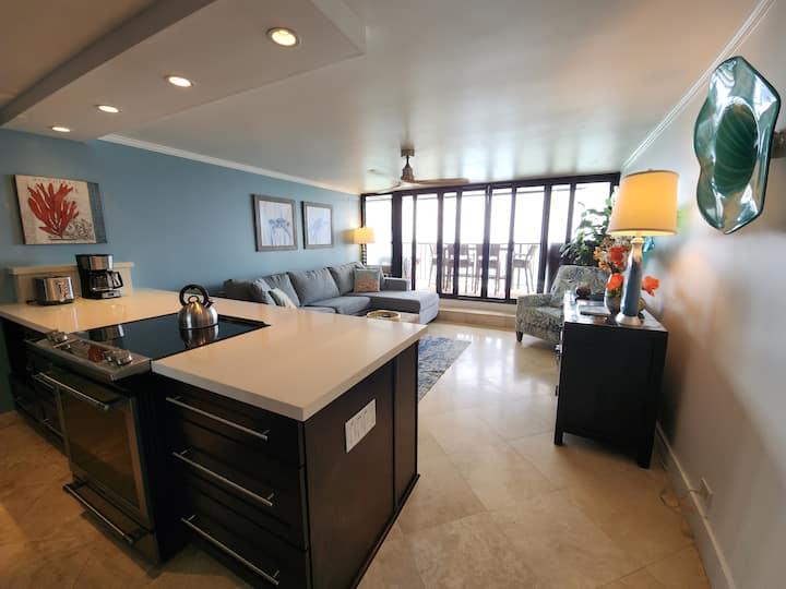 Aturdidor Piso Superior Remodelación De Gama Alta! Puestas De Sol Nocturnas Gratis! - Maui, HI