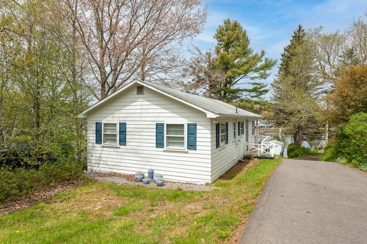 Waterfront Cottage On Southport Island - Boothbay Harbor, ME