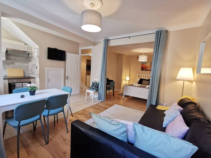 Central Apartment Private Patio Reliable Fast Wifi - Dublin, Ireland