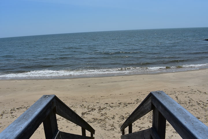 Completely Updated 1 Bedroom Condo Unit-steps To A Shared Private Beach! - Dennis