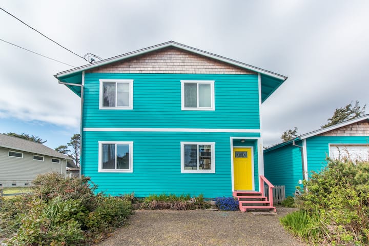 Aoy Matey · Cute Family Home, Close To Beach, - Cloverdale, OR