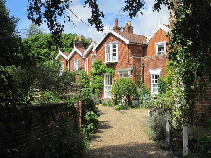 3 Bed In Woodbridge (Oc-sfdor) - Woodbridge